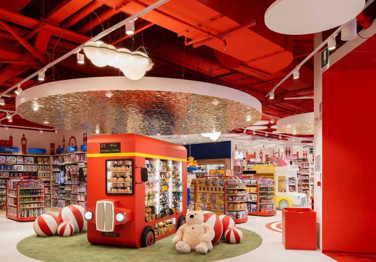 HAMLEYS DELIVERS EARLY CHRISTMAS PRESENT TO NAPLES SHOPPERS WITH FOURTH ...